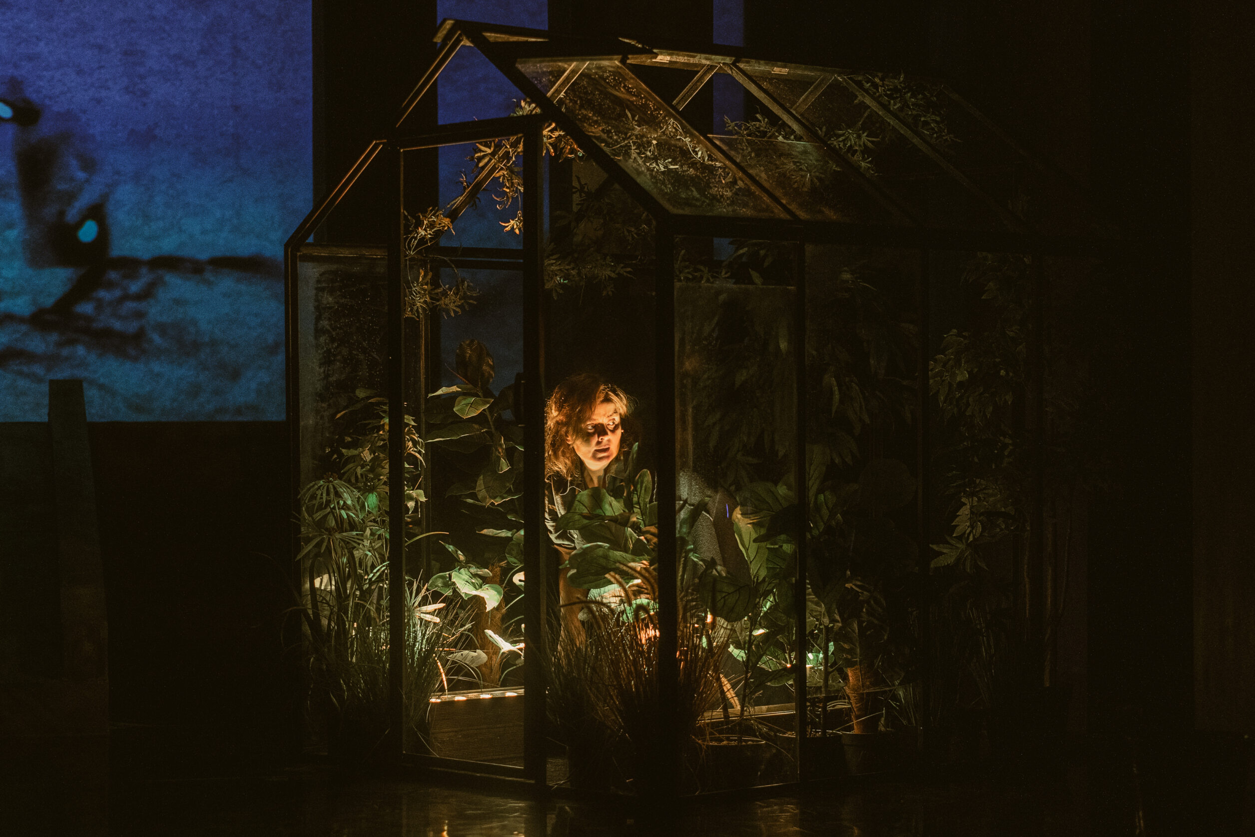 Poeet, kes kirjutab verega - Draamateater