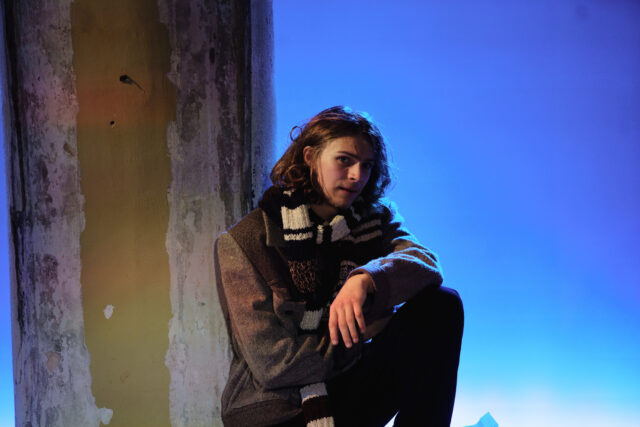 Üks helevalge tuvi - Draamateater