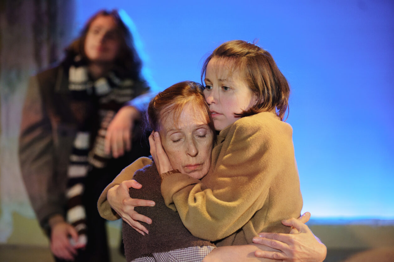 Üks helevalge tuvi - Draamateater