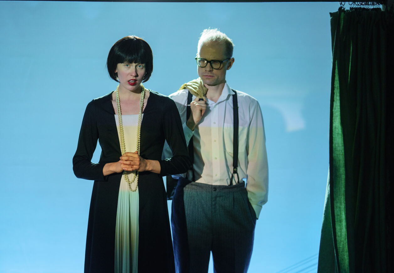 Üks helevalge tuvi - Draamateater