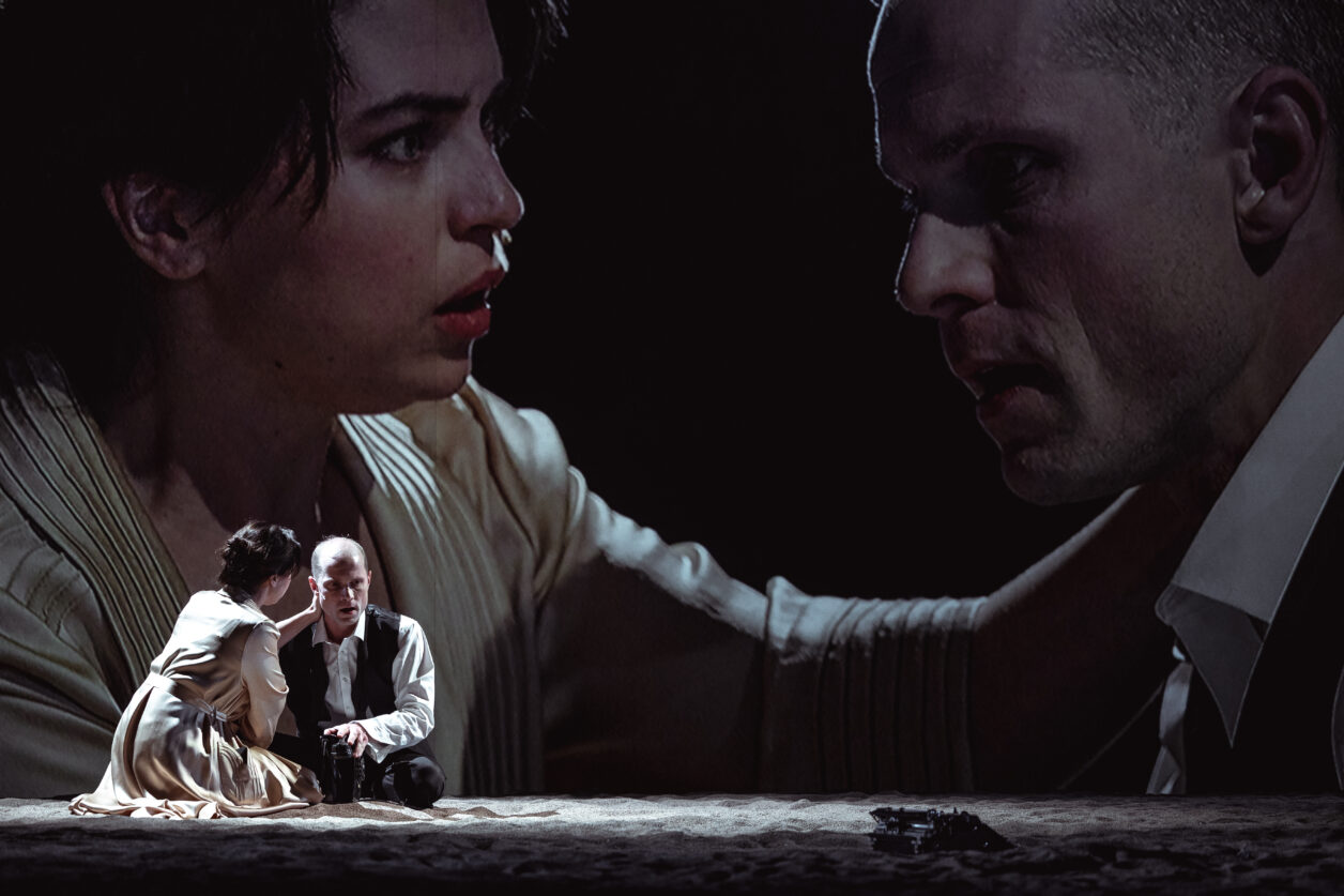 Totalitaarne romaan - Draamateater